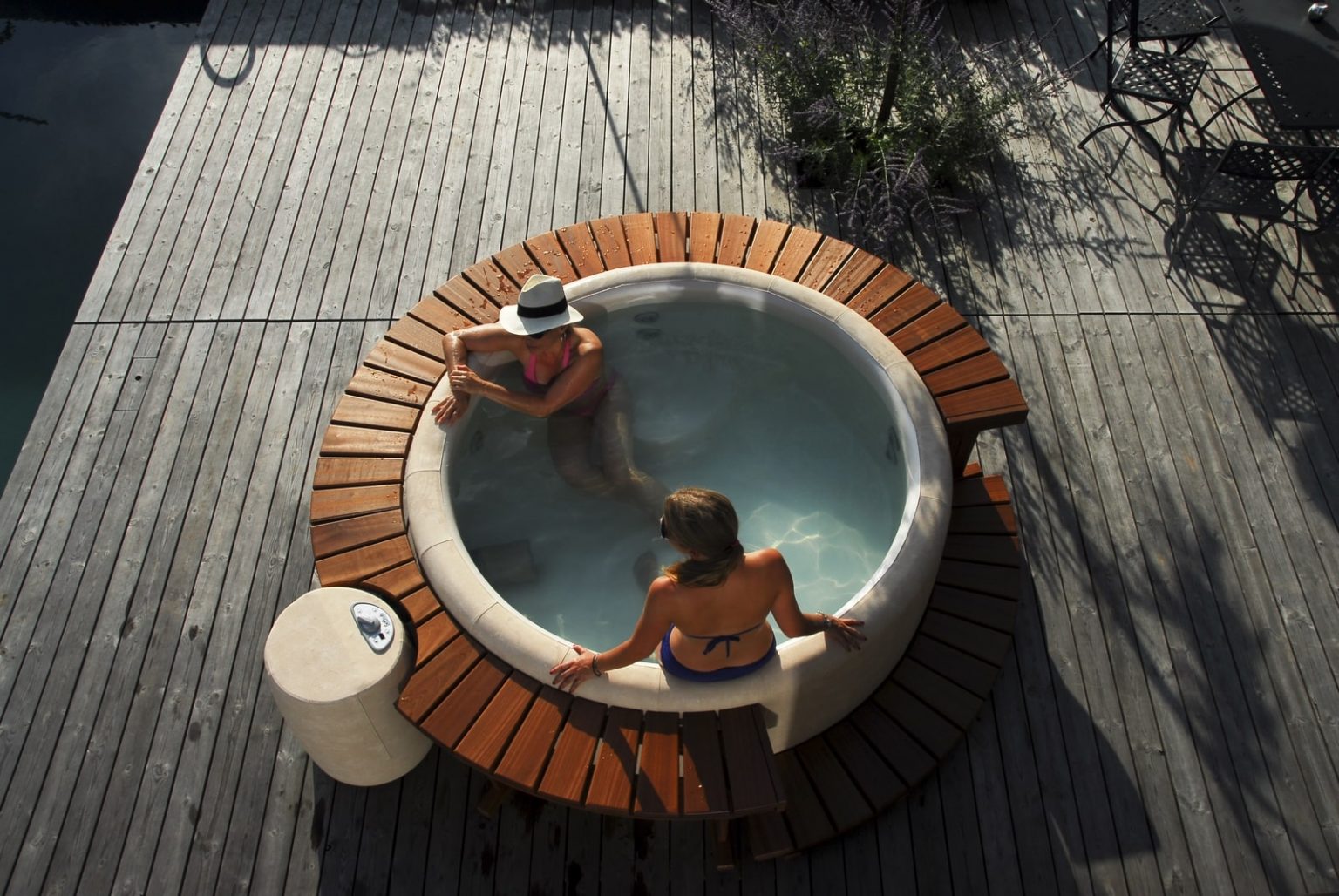 Softub Whirlpool RESORT • Softub Whirlpools