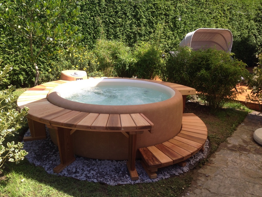 Holzumrandung • Softub Whirlpools