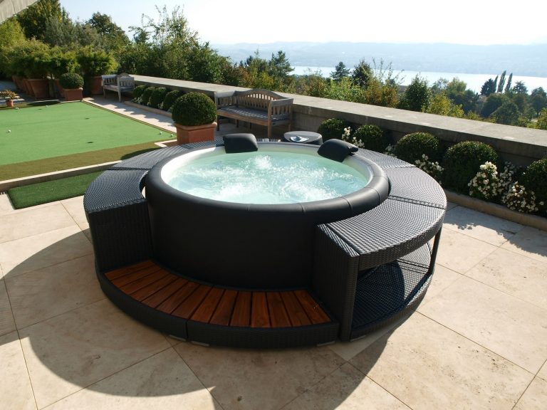Softub Whirlpool RESORT • Softub Whirlpools