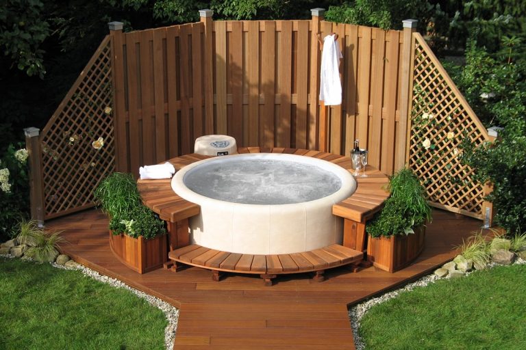 Holzumrandung • Softub Whirlpools
