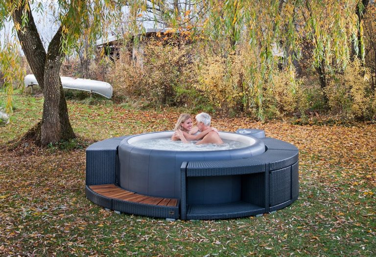 Softub Whirlpool LEGEND • Softub Whirlpools
